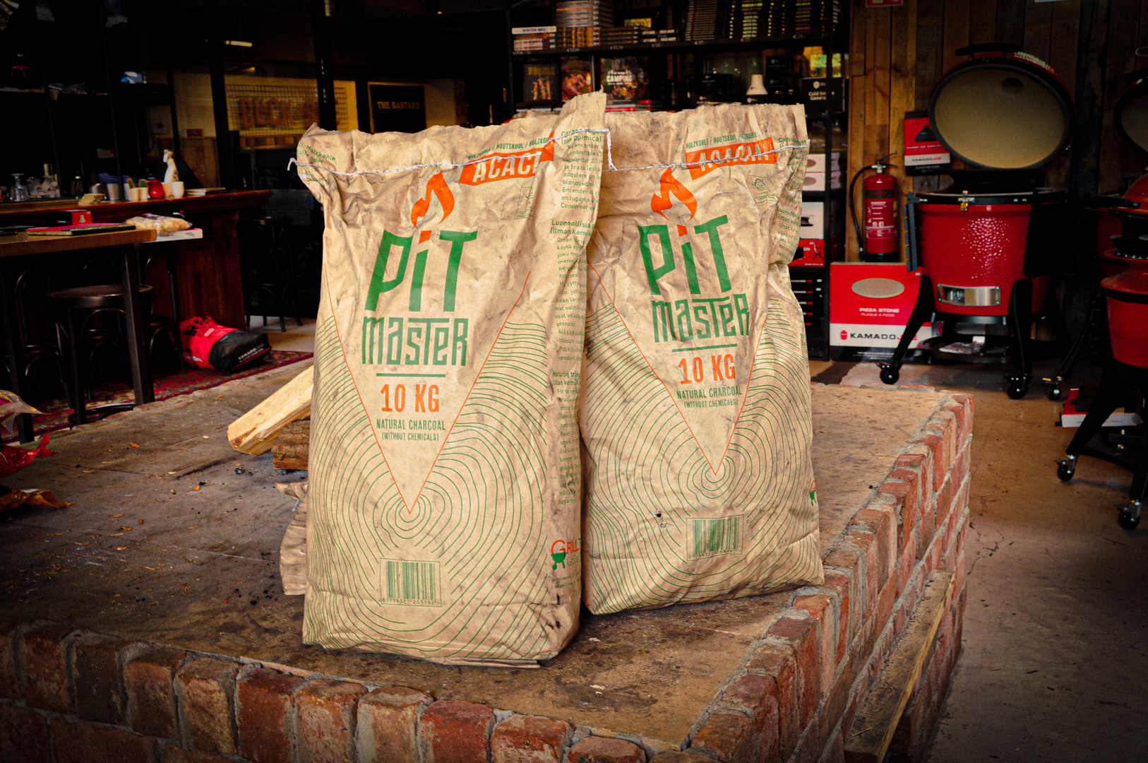 Pitmaster Acacia Houtskool 10 kg | Black and Blue BBQ