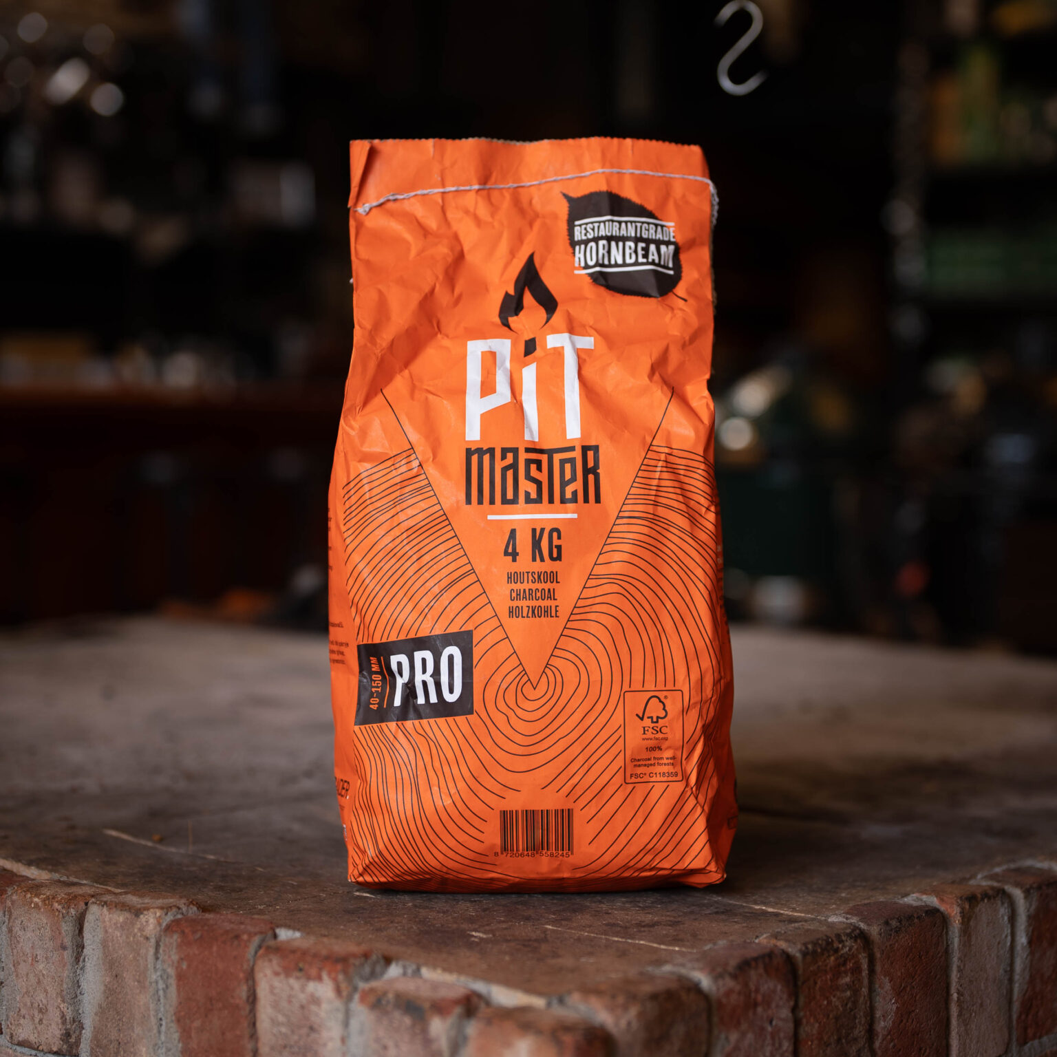 Pitmaster Hornbeam Houtskool - 4kg | Black and Blue BBQ